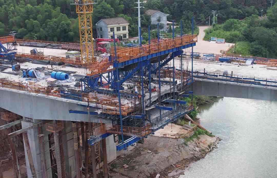 Cantilever Form Traveler Project For The Lu River Expressway Bridge In ...